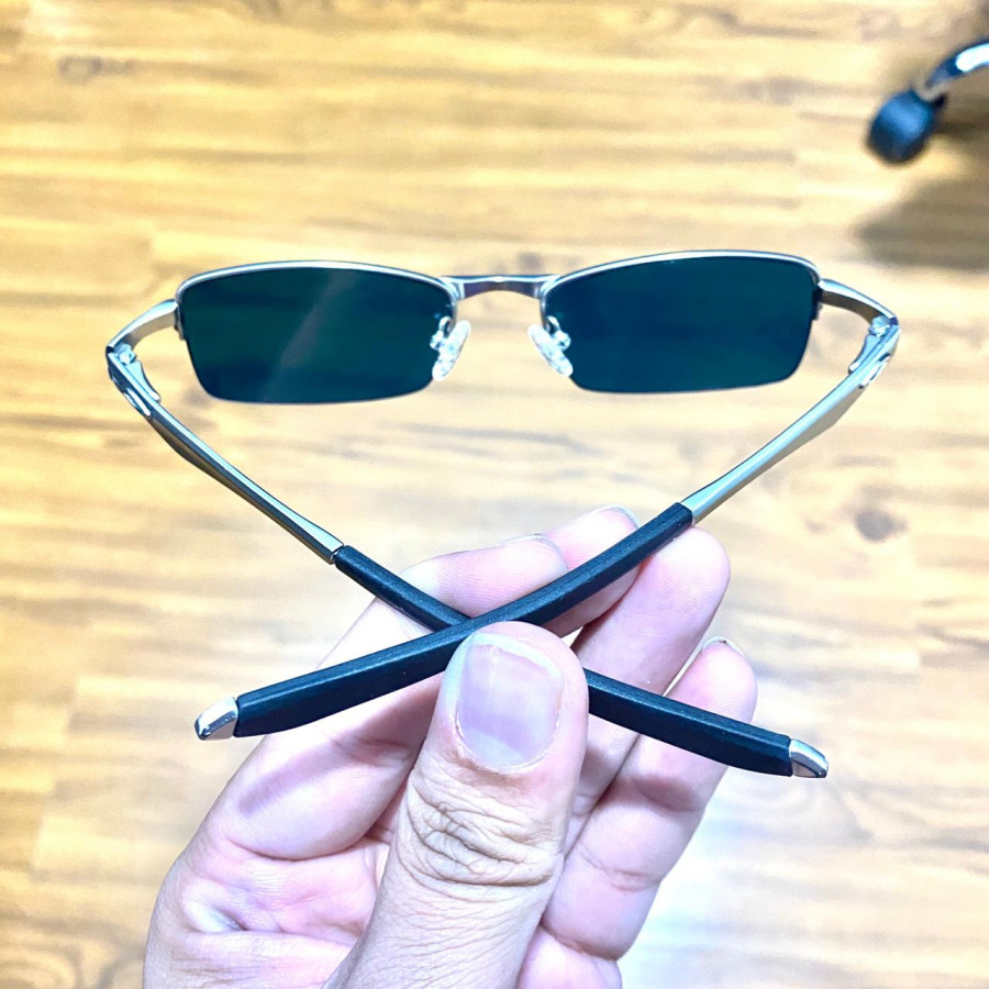 Óculos de Sol Lupinha Lupa Vilão Fio Nylon Prata e Azul